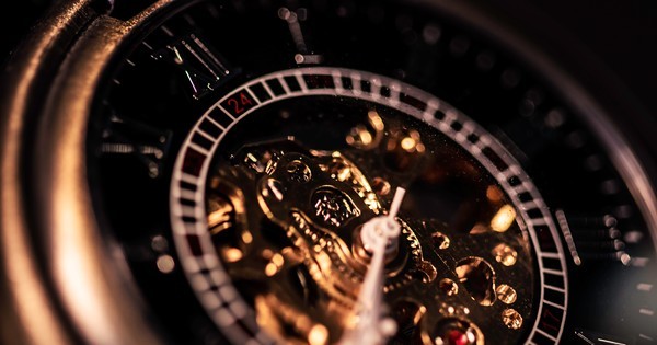 Introduction to fine watchmaking and iconic timepieces (Face to Face ...